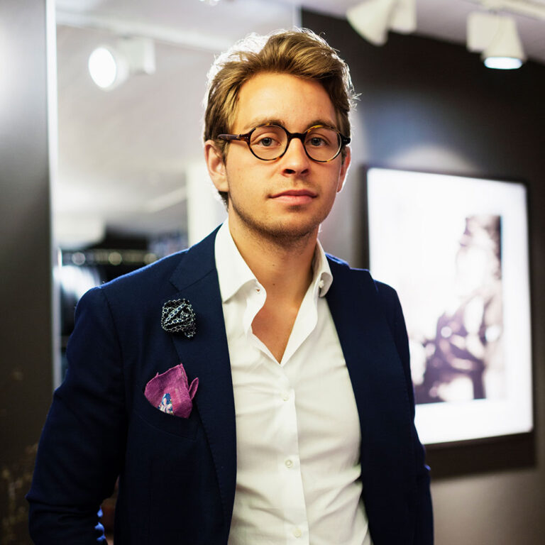 AVS Rent A Cab – Enjoy Self Driving